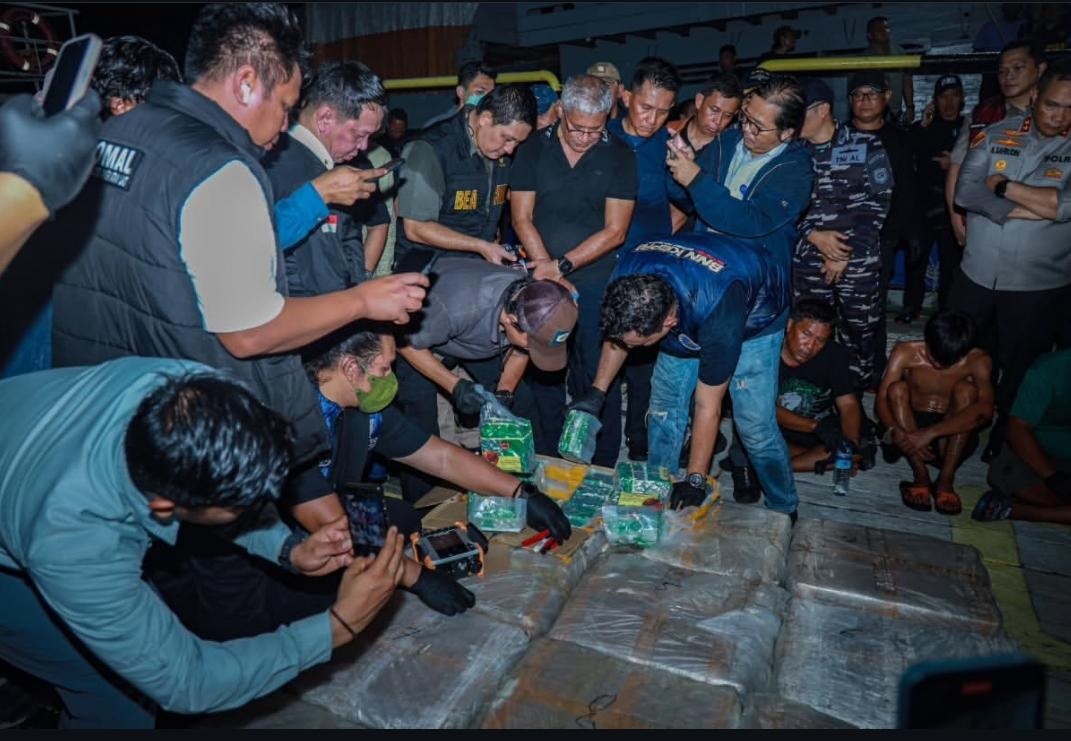 CNN Indonesia: Indonesian Navy Seizes Ships Loaded with Methamphetamine ...